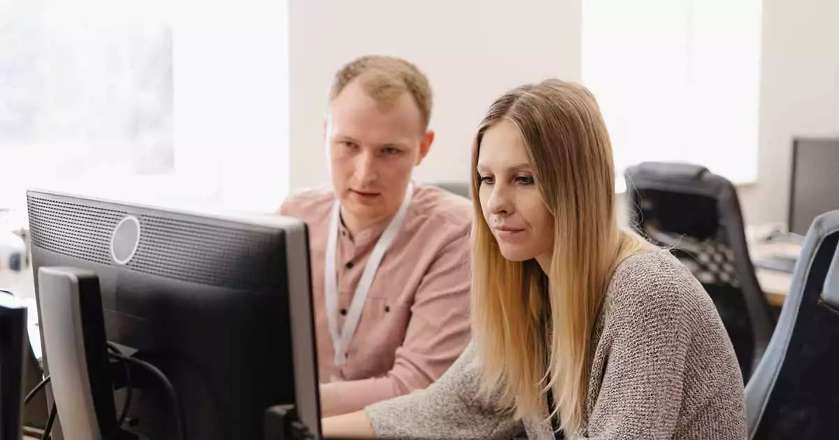 Hvordan bliver man IT-supporter? Uddannelse og karriere