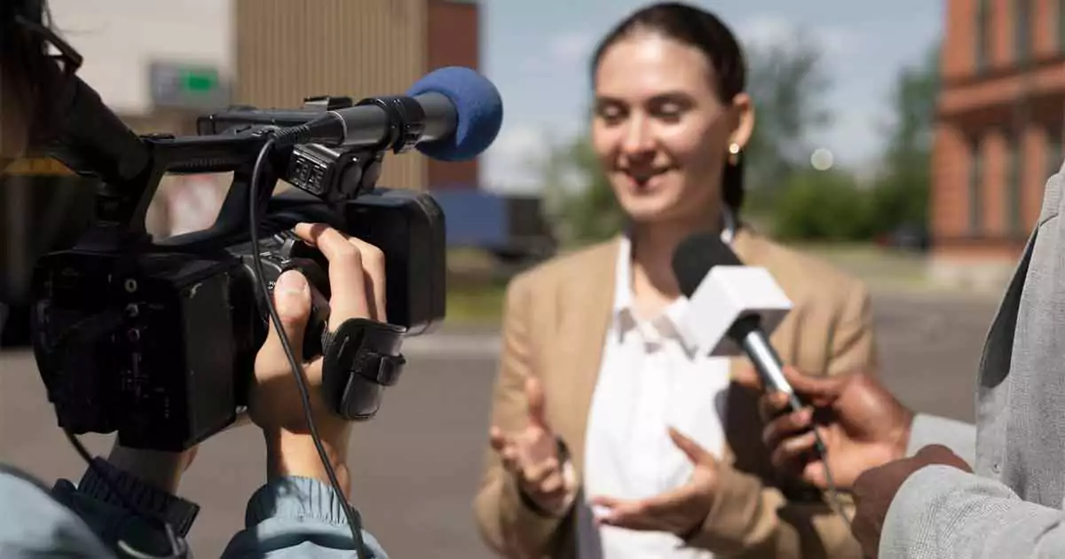 Hvordan bliver man journalist? Uddannelsesvejledning & karriere